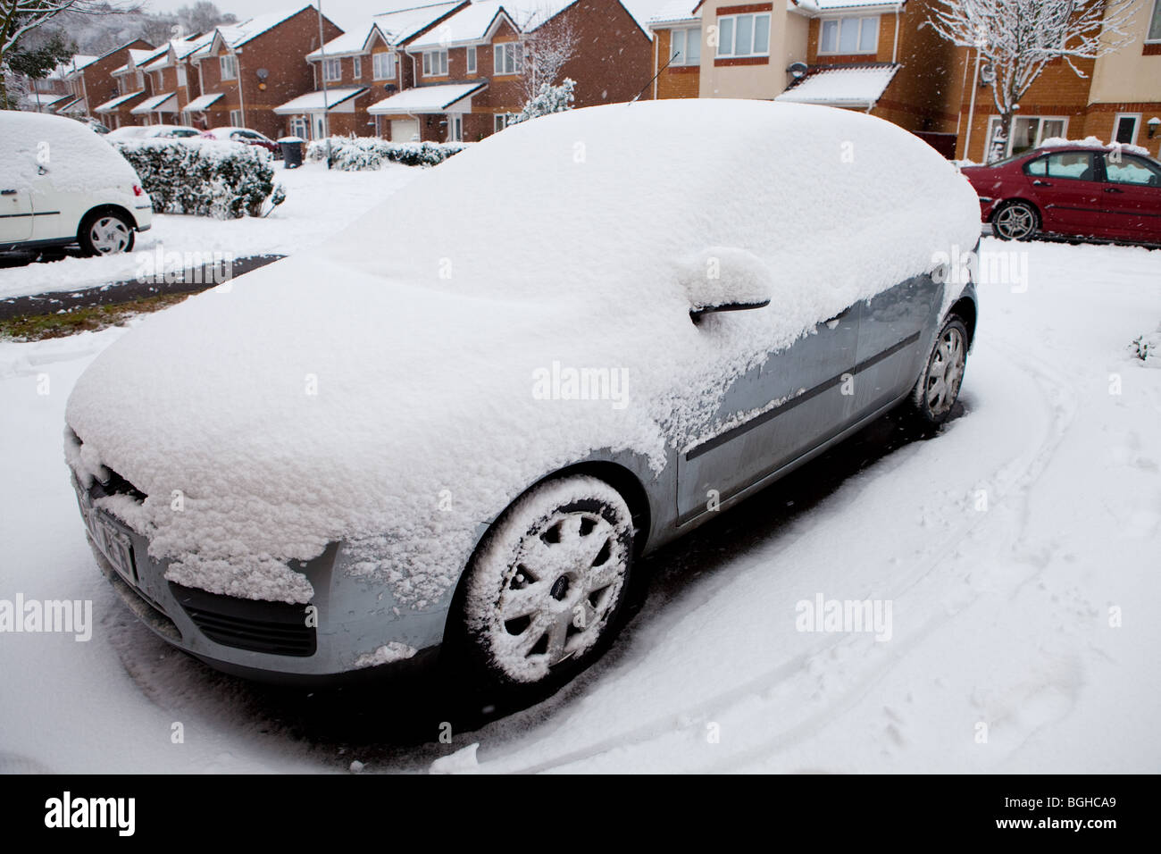 Snow covered car Stock Photo - Alamy