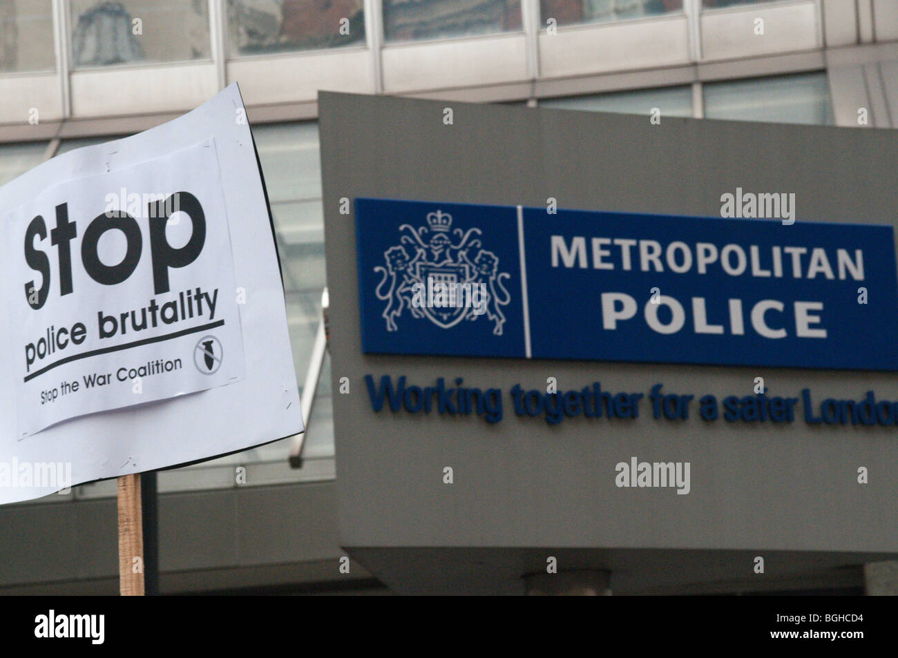 Stop Police Brutality protest at New Scotland Yard - placard and Met ...