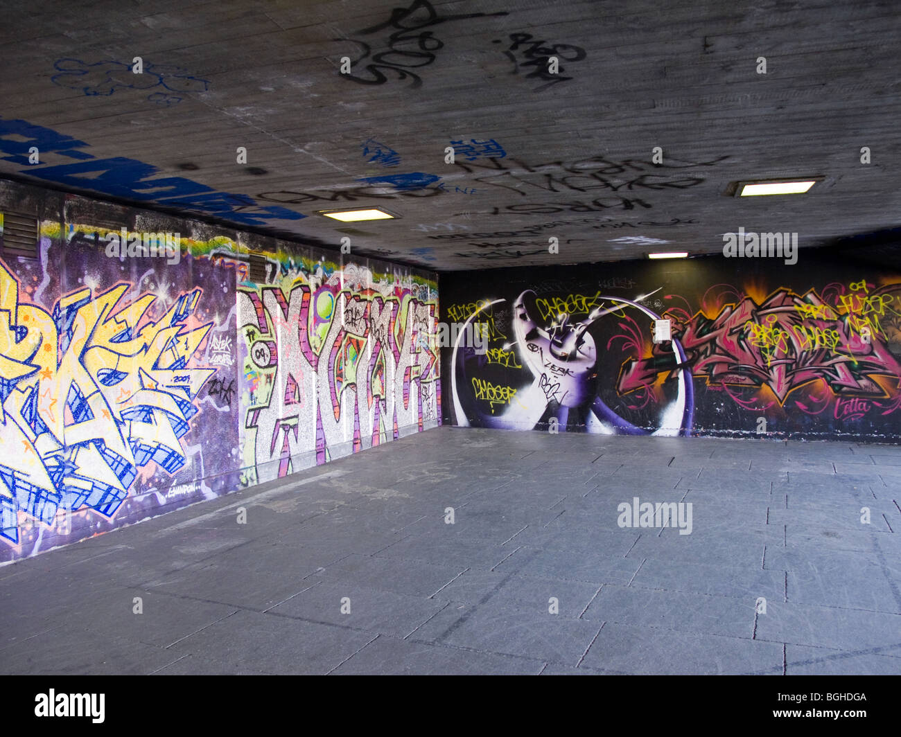 London graffiti and wall art Stock Photo - Alamy