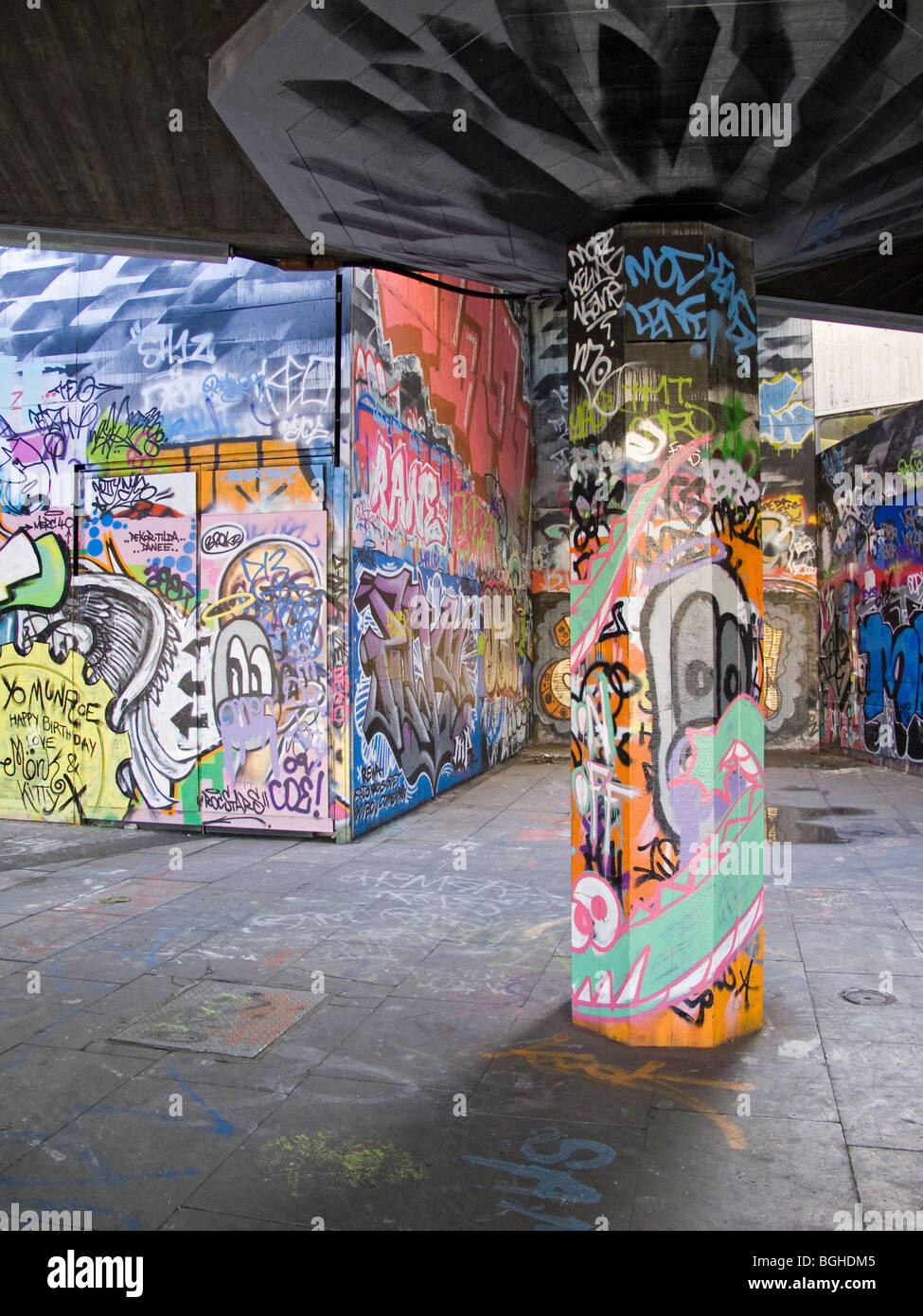 London graffiti and wall art Stock Photo - Alamy