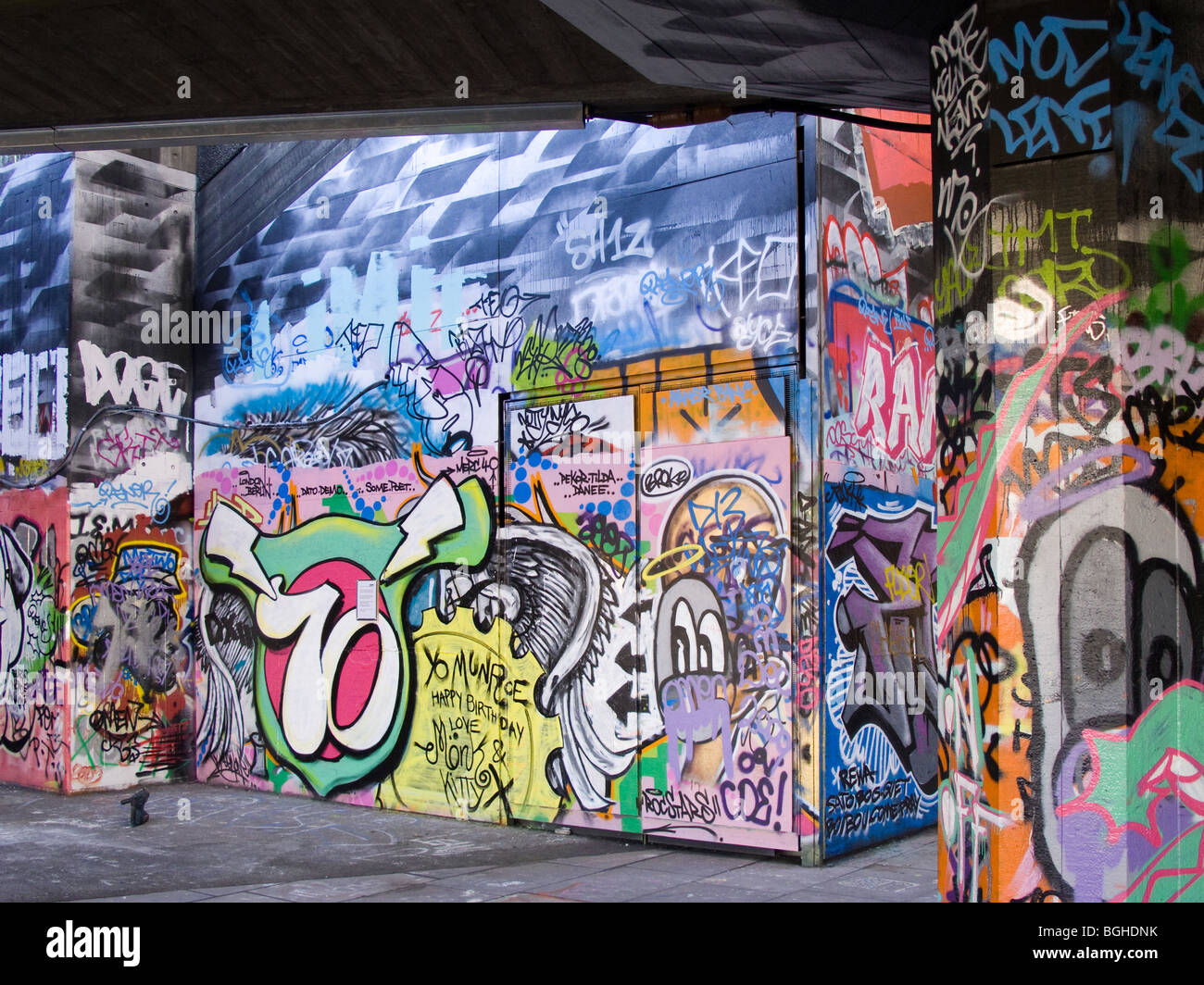 London graffiti and wall art Stock Photo - Alamy