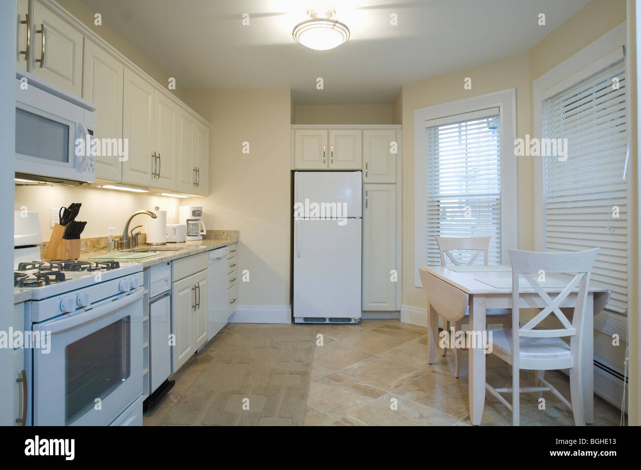 Light colored traditional kitchen Stock Photo - Alamy