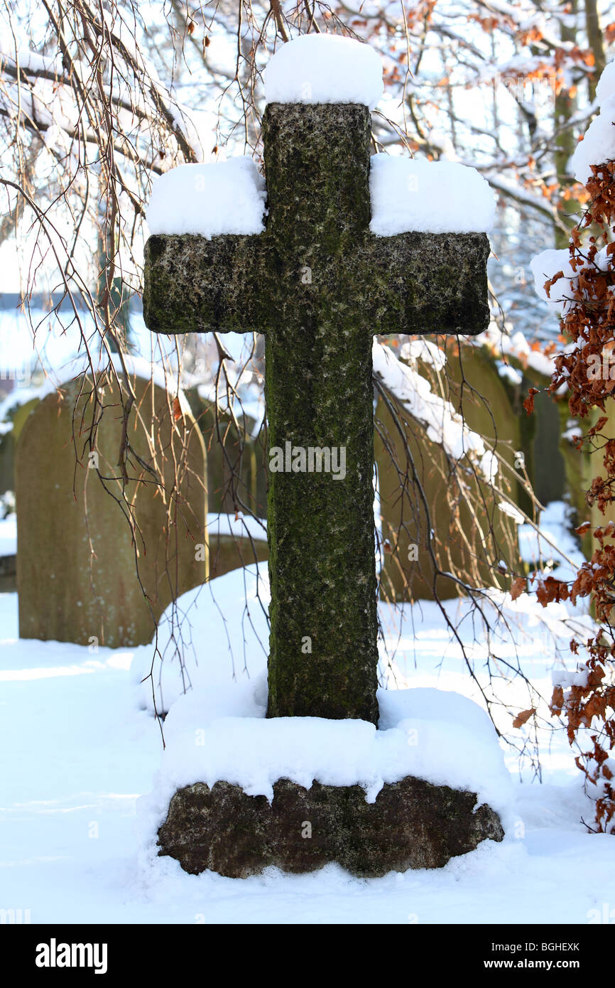 Snowy st Pitter’s church Prestbury exterior cross snow white tree ...