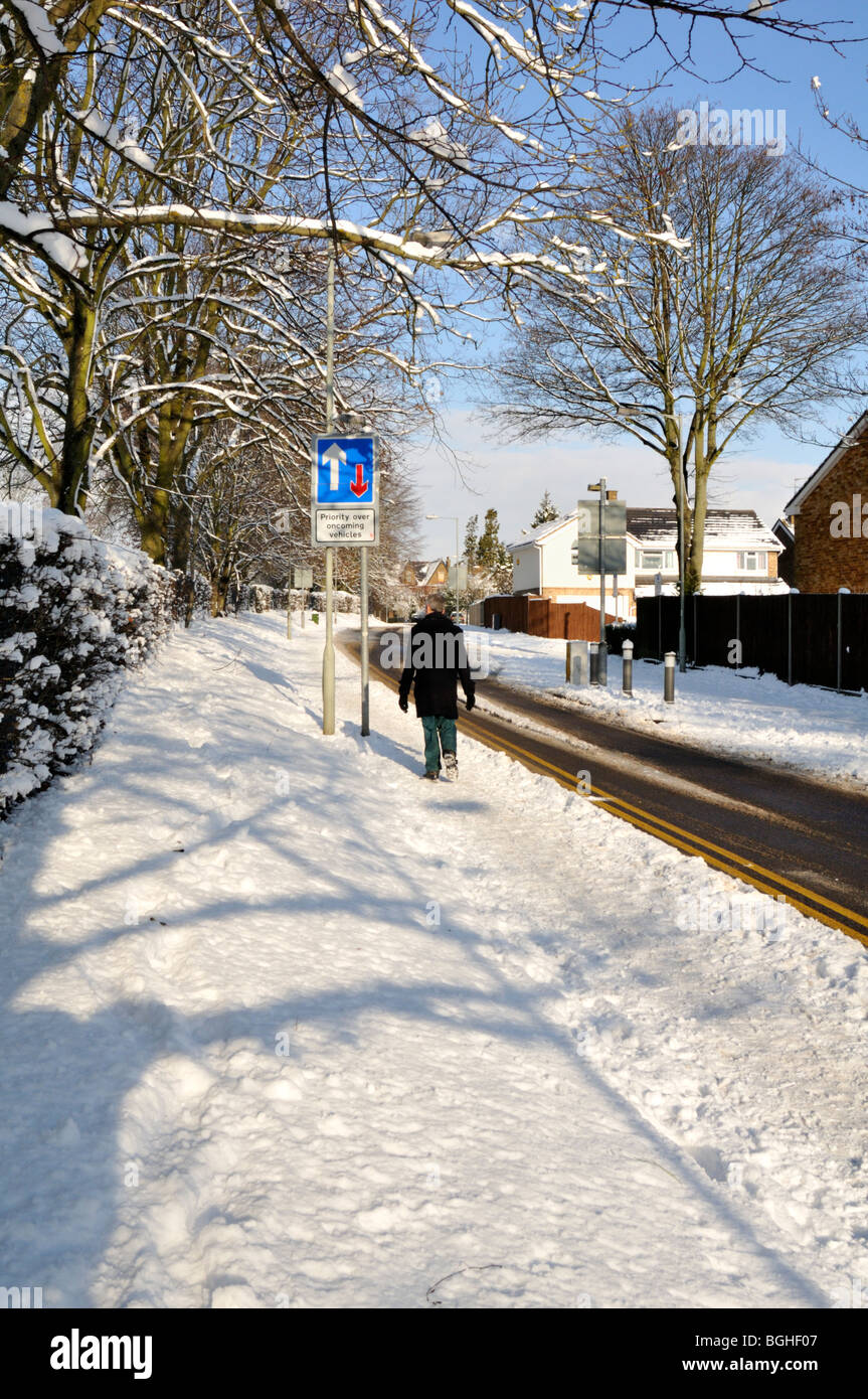 Suburban winter street scene hi-res stock photography and images - Alamy