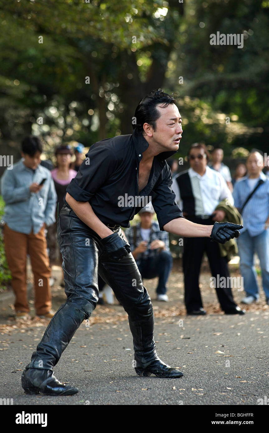Rockabilly gang dancing on a Saturday afternoon in Yoyogi Park ...