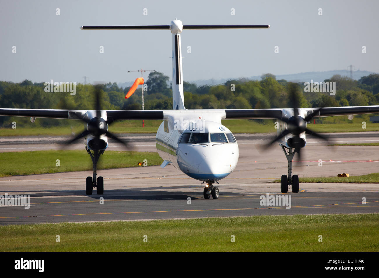 Flybe prop aeroplane hi-res stock photography and images - Alamy