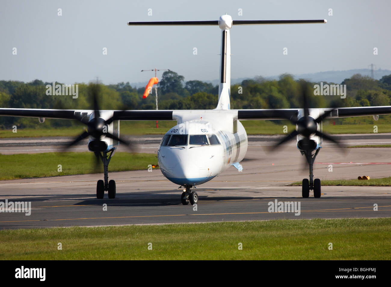 Flybe prop aeroplane hi-res stock photography and images - Alamy