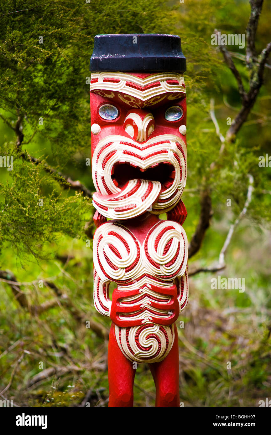 Maori Carvings, Whakarewarewa Thermal Reserve, North Island, New ...