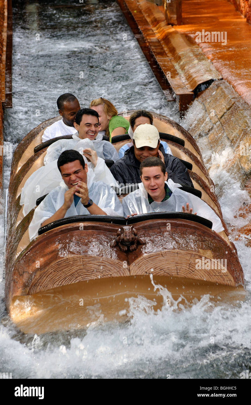 Water splash ride theme park hi-res stock photography and images - Alamy