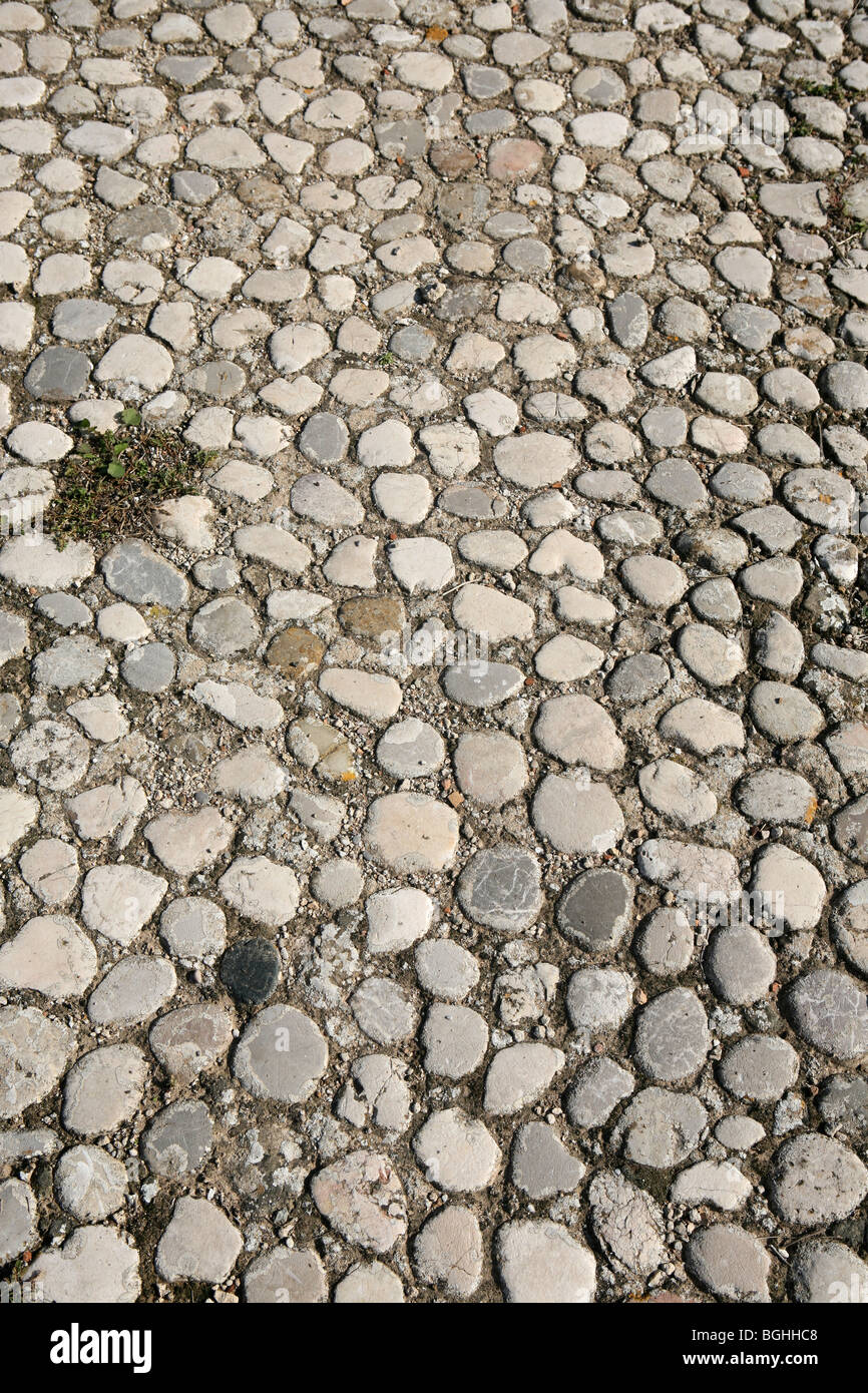 Pebble pathway hi-res stock photography and images - Alamy