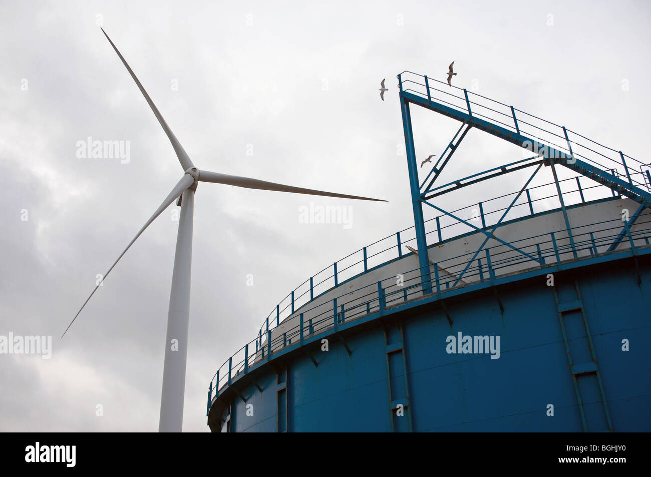 National Grid gas holder and wind turbine, Ness Point, Lowestoft ...