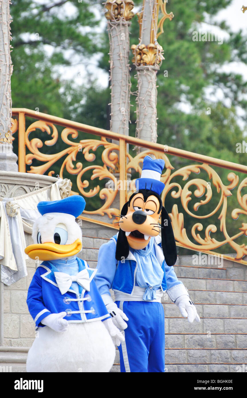 Goofy disney character hi-res stock photography and images - Alamy