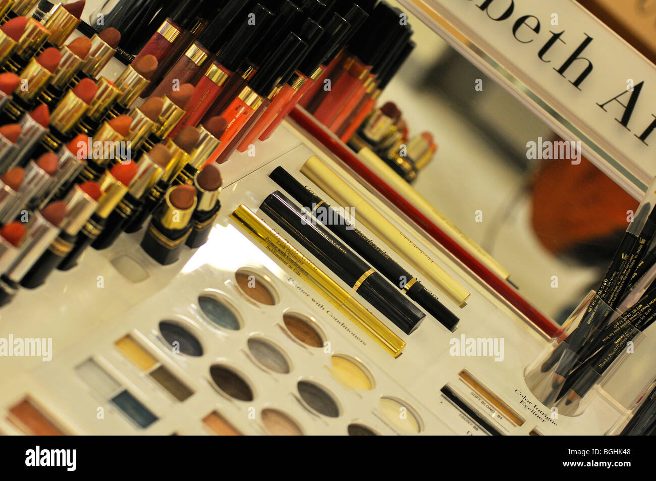 Elizabeth arden store hi-res stock photography and images - Alamy