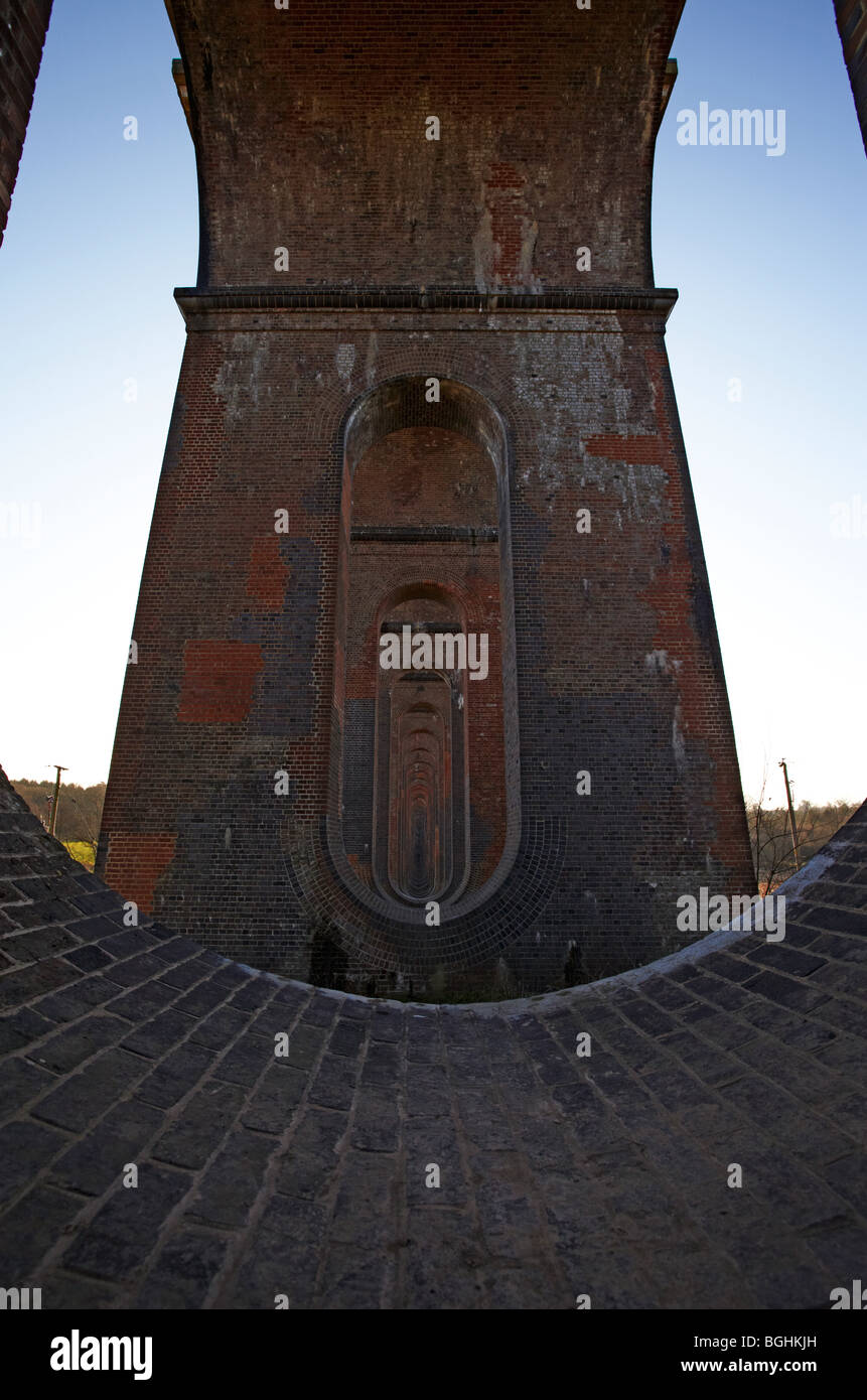 Brick viaduct hi-res stock photography and images - Alamy