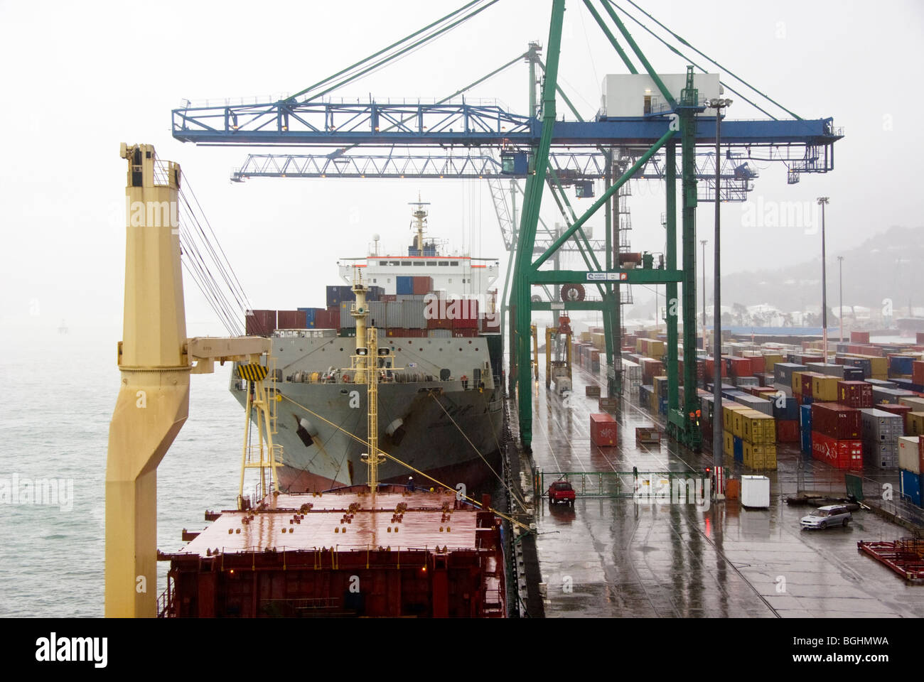 Container on a quayside hi-res stock photography and images - Alamy