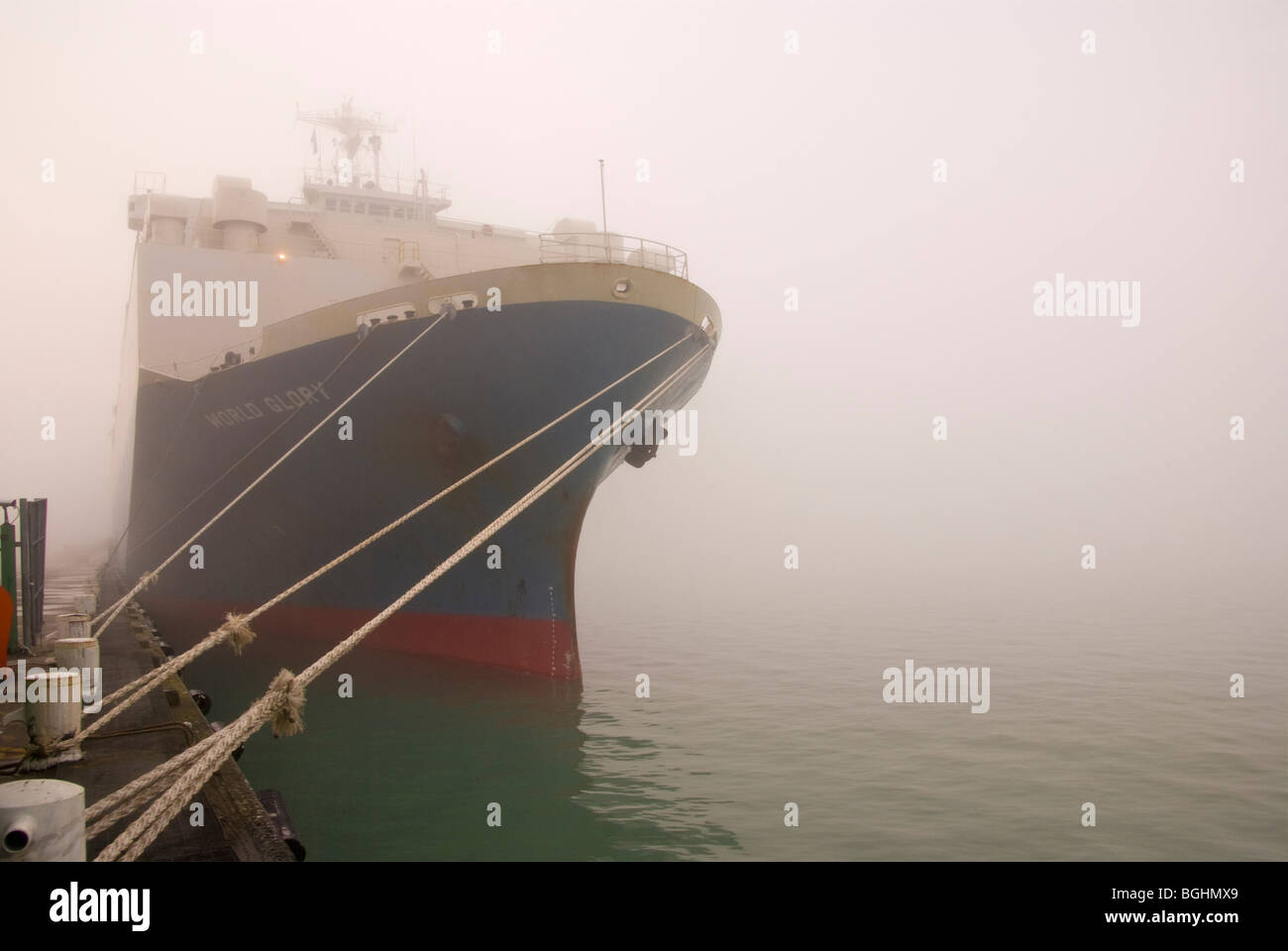 Ship mooring point hi-res stock photography and images - Alamy