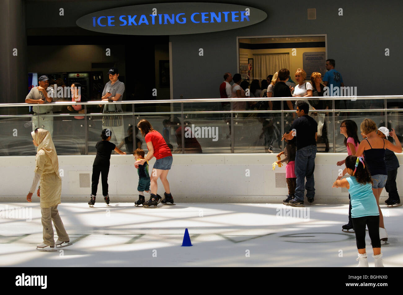 Skating ice rink kids hi-res stock photography and images - Alamy