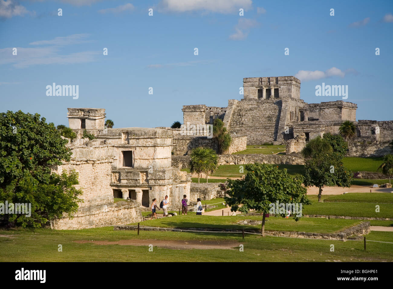 Tulum pyramid hi-res stock photography and images - Alamy