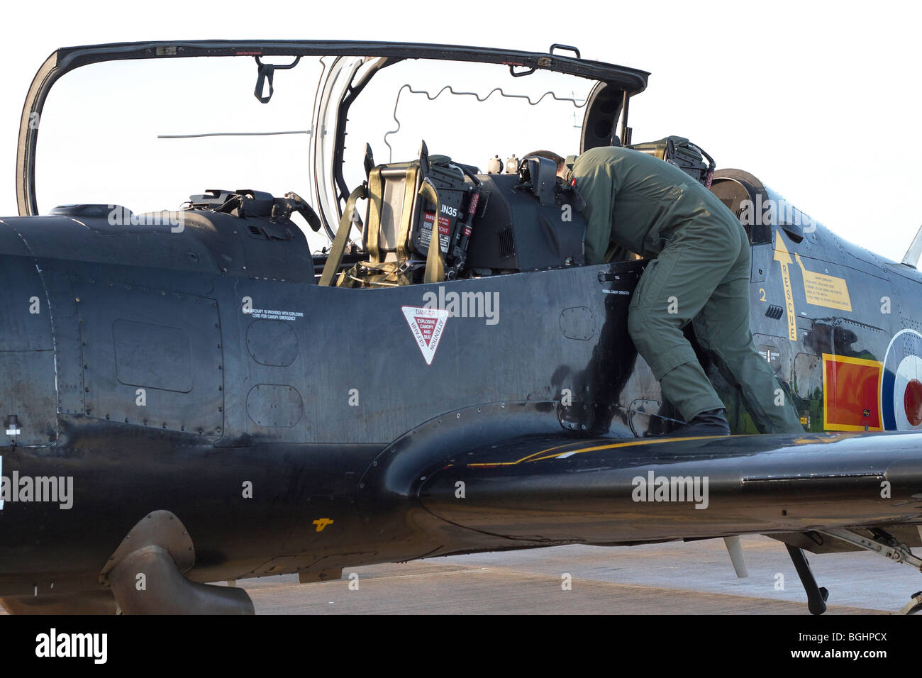 Pilots boarding aircraft Stock Photo - Alamy