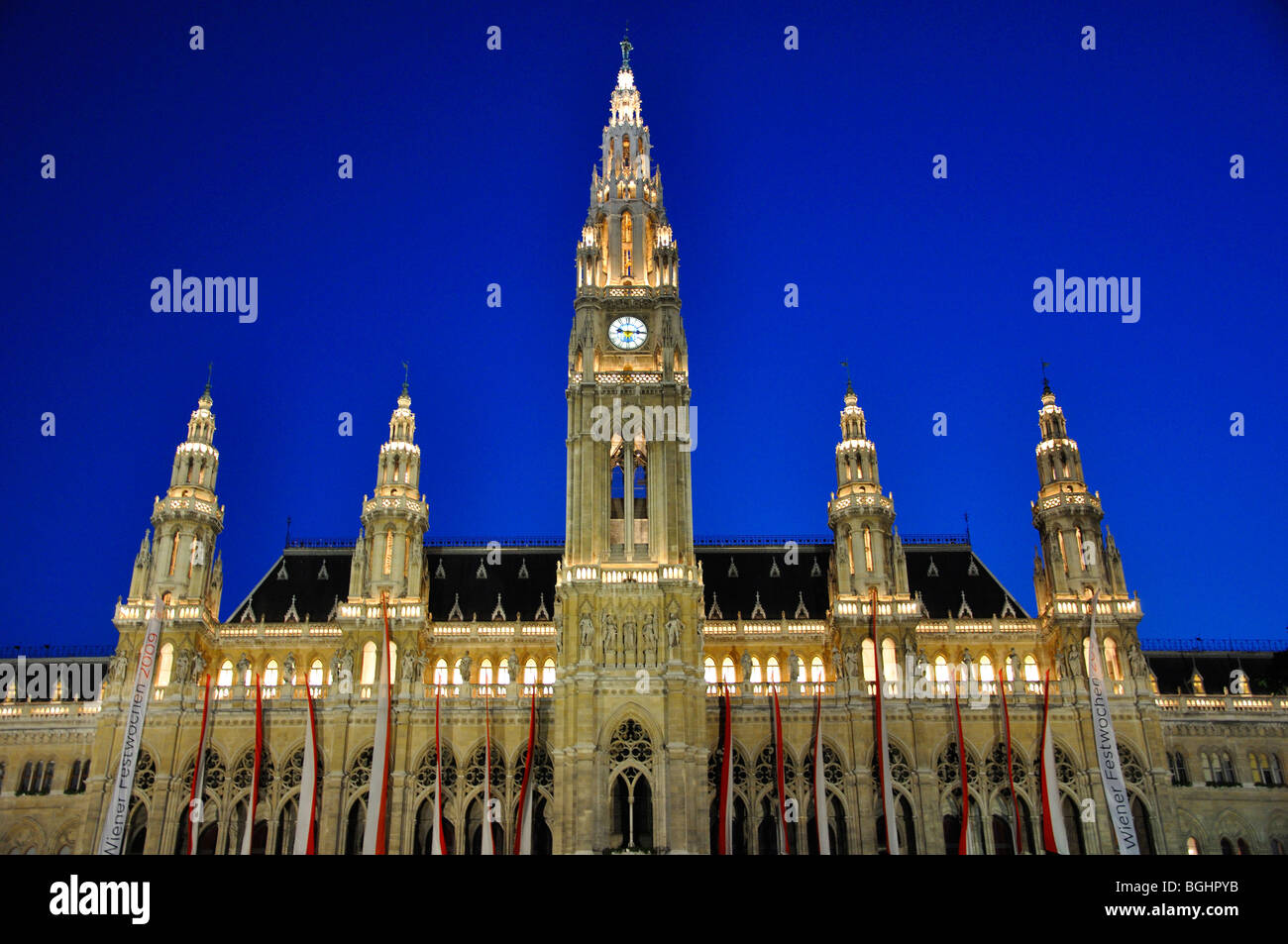 Rathaus night neues rathaus vienna hi-res stock photography and images ...