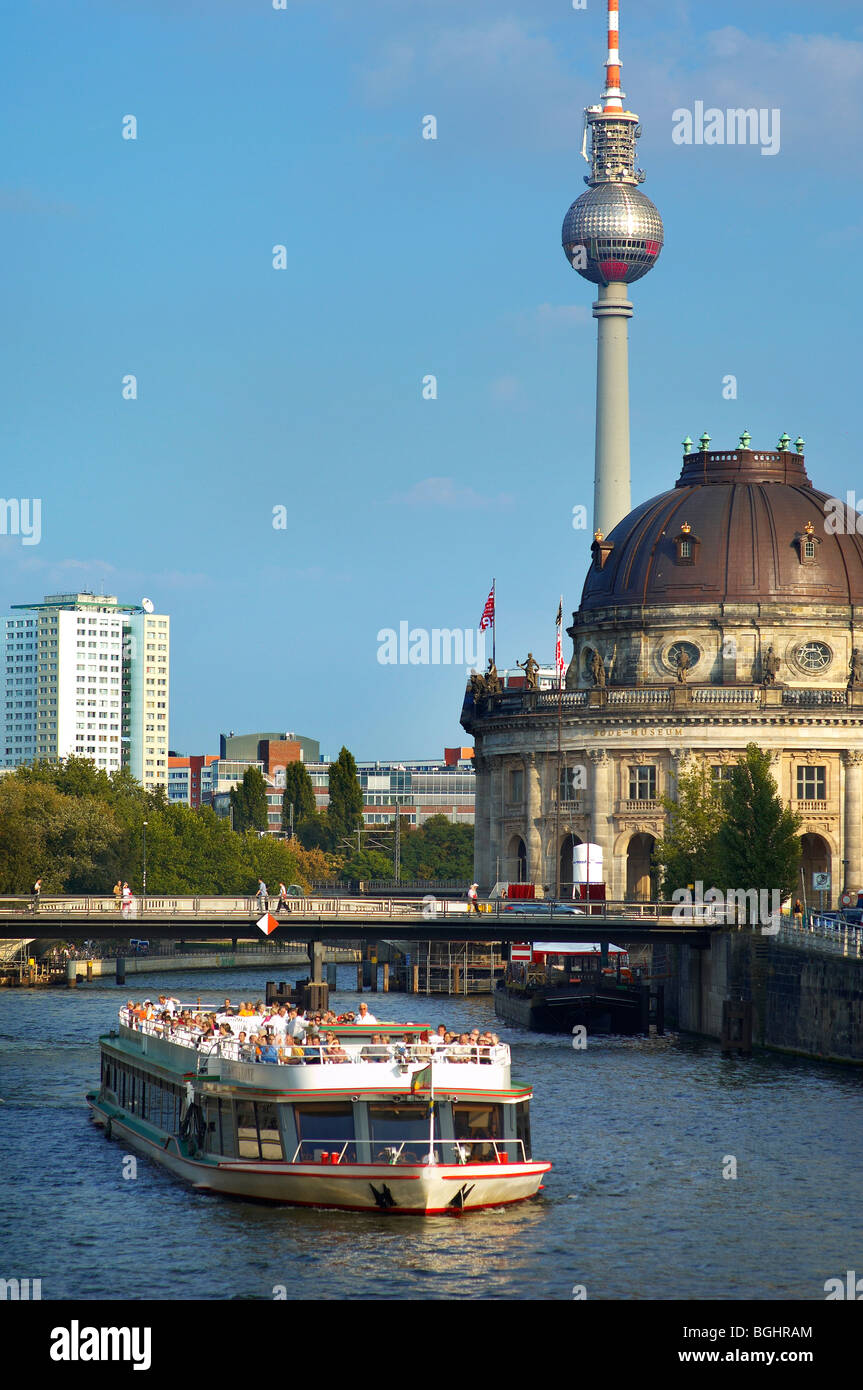 Tourist ferry on the River Spree Berlin Germany Stock Photo - Alamy