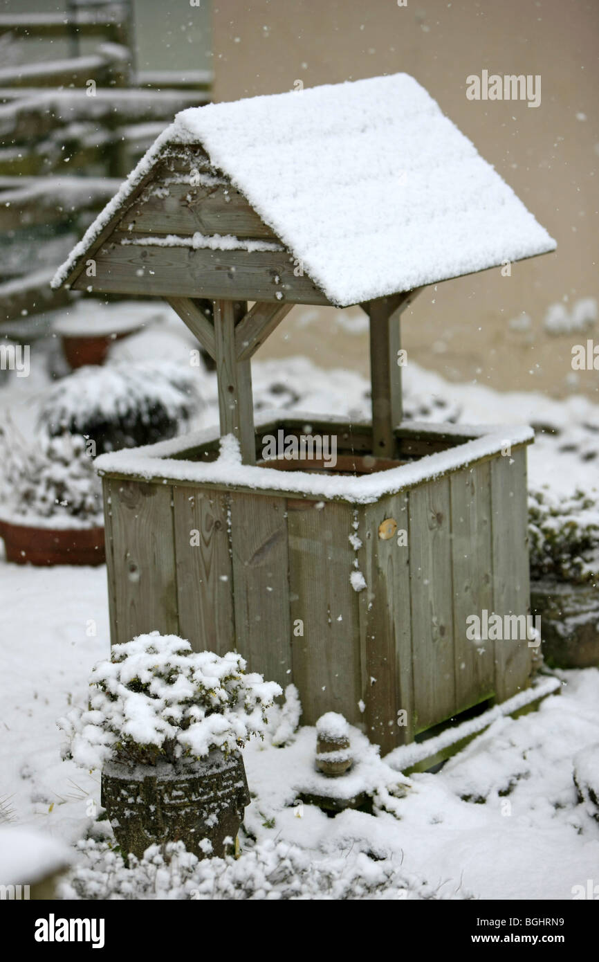 Wishing well england hi-res stock photography and images - Alamy