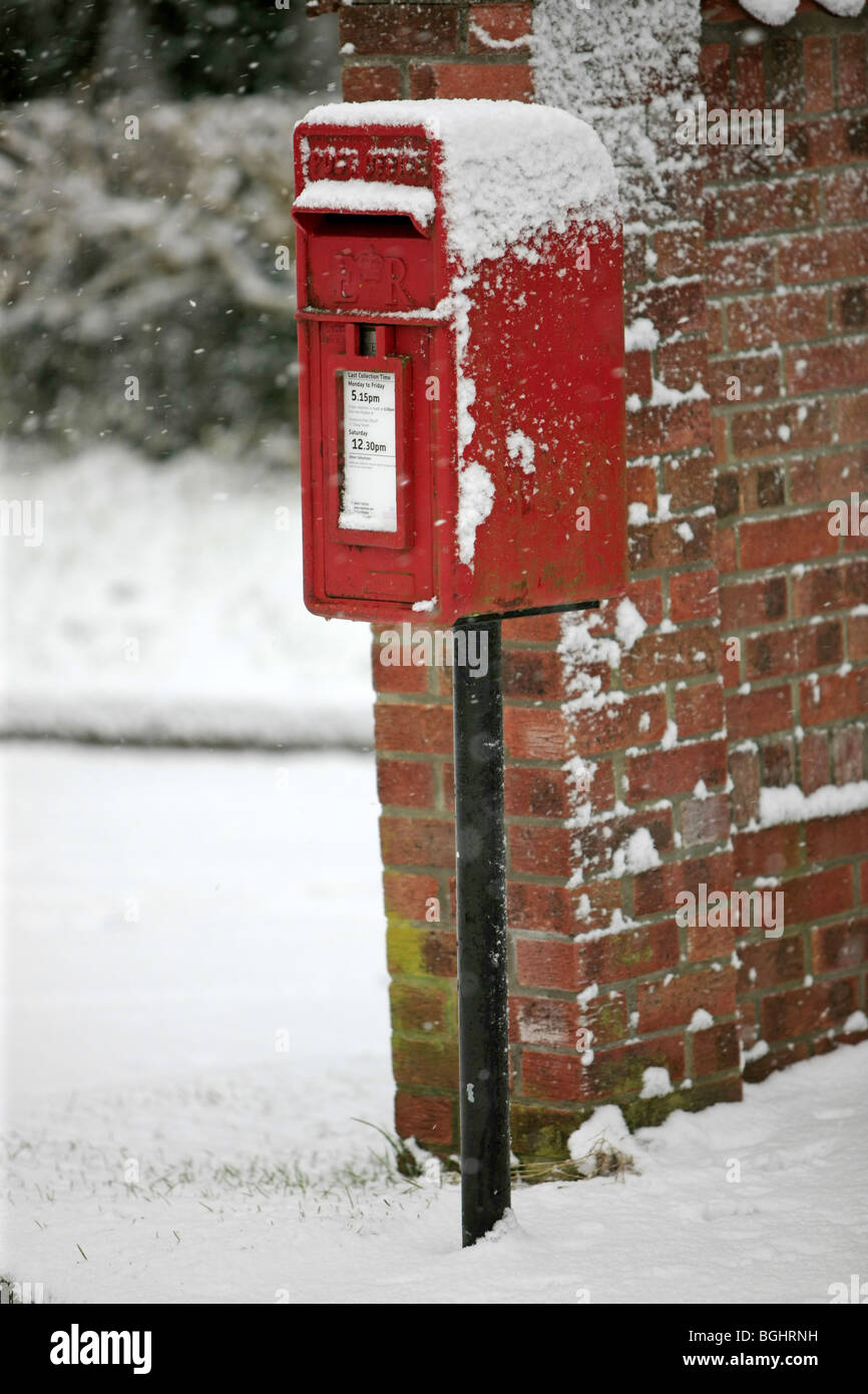 English Royal Mail Letter Box covered in snow and ice Stock Photo - Alamy