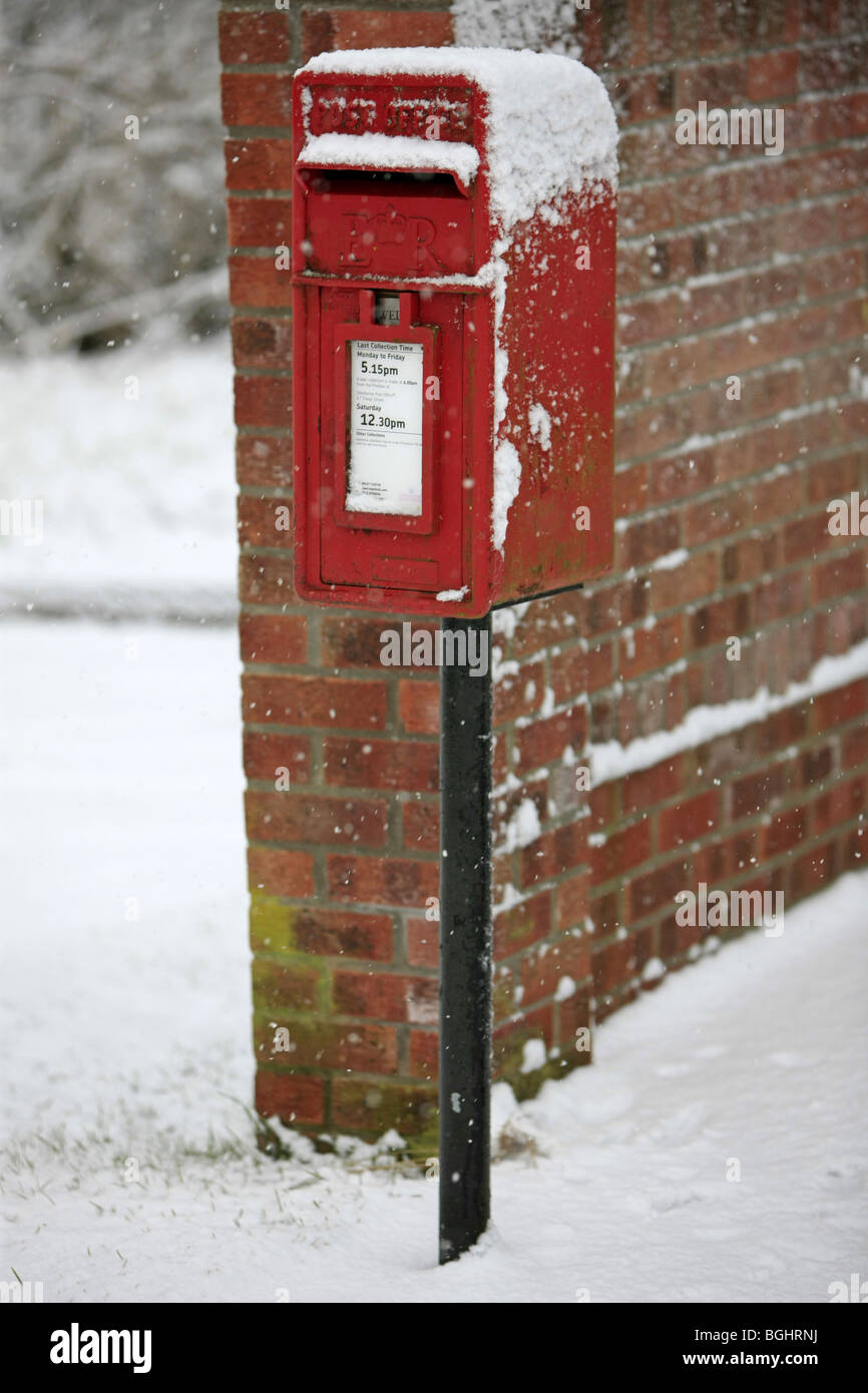 English Royal Mail Letter Box covered in snow and ice Stock Photo - Alamy