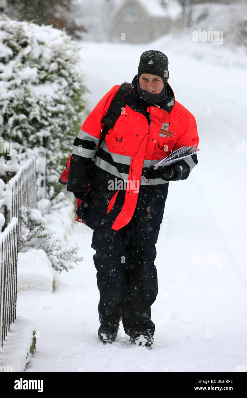A Royal Mail Post woman battling through the winter snow to make her ...
