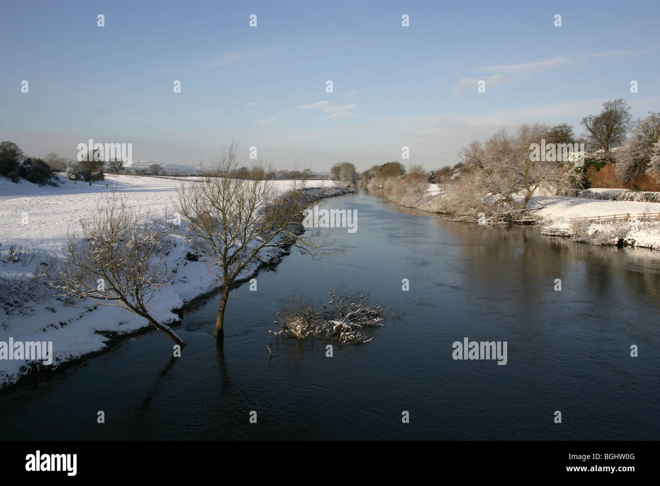 Village of Farndon, England. Picturesque view of the River Dee viewed ...