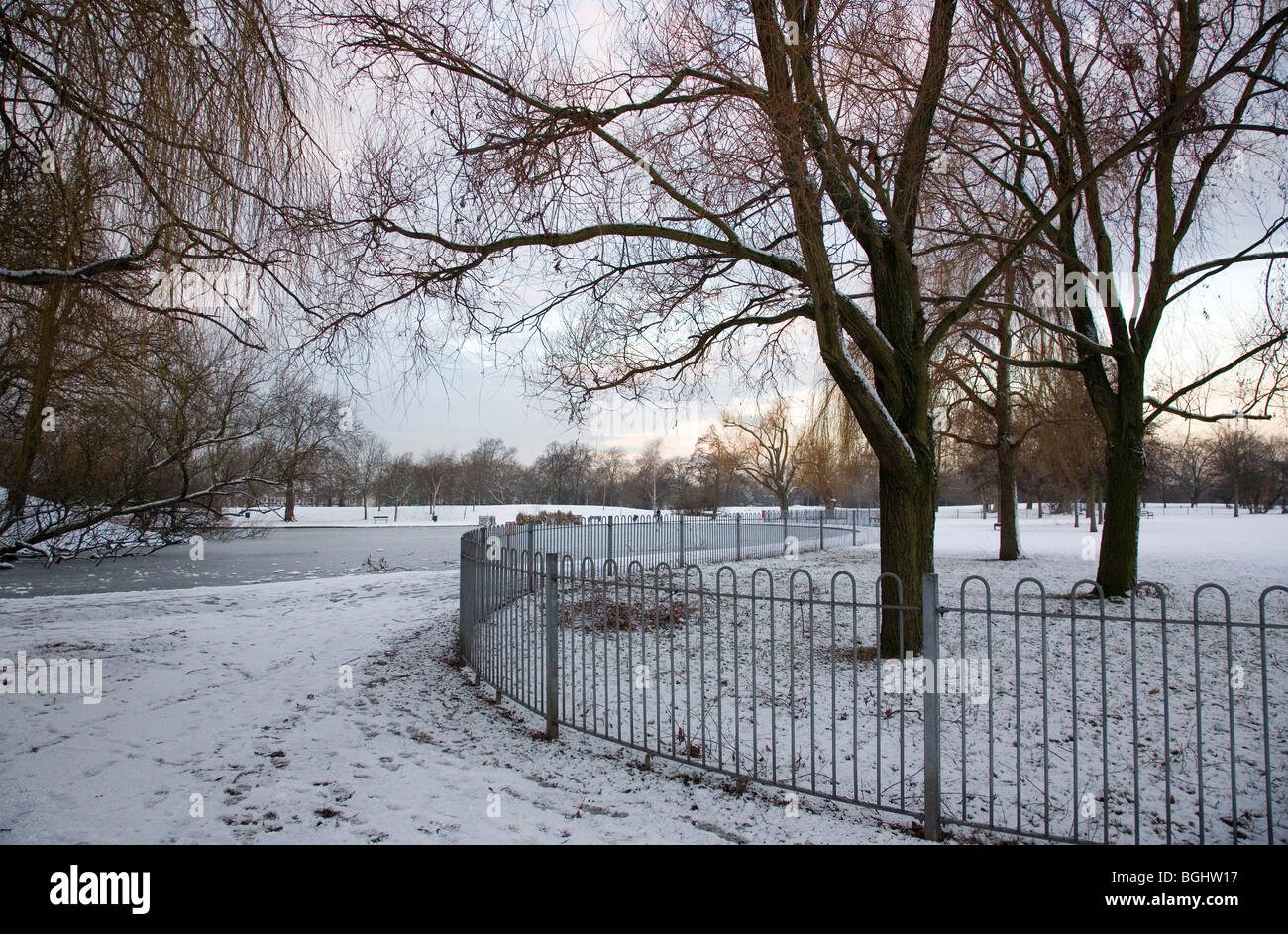 Clapham Common and railing in the snow Stock Photo - Alamy