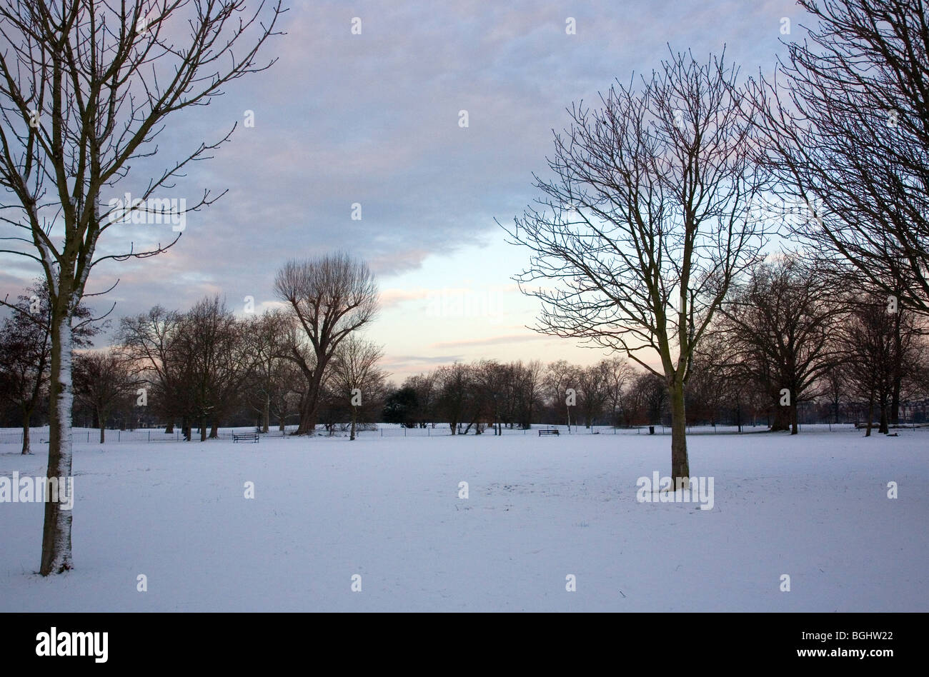 Clapham Common in the snow Stock Photo - Alamy