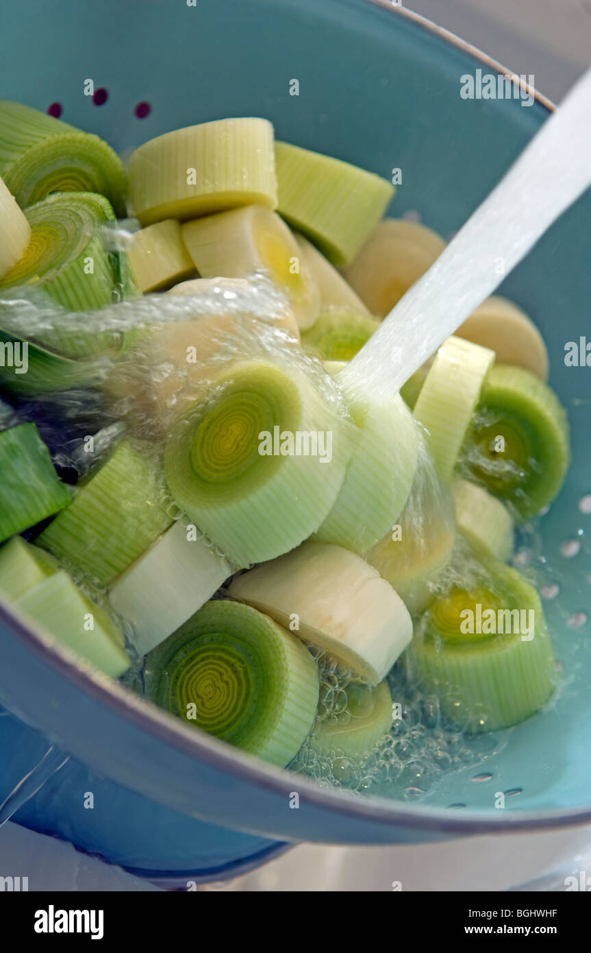 Washing leeks hi-res stock photography and images - Alamy