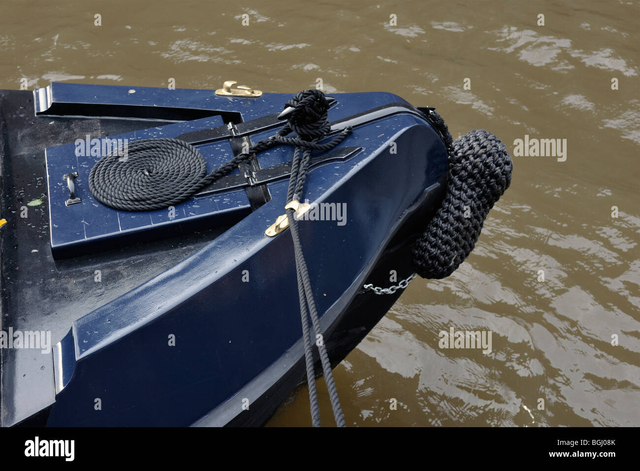 Boat bow rope hi-res stock photography and images - Alamy