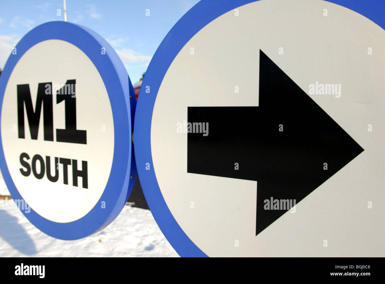 M1 motorway sign hi-res stock photography and images - Alamy