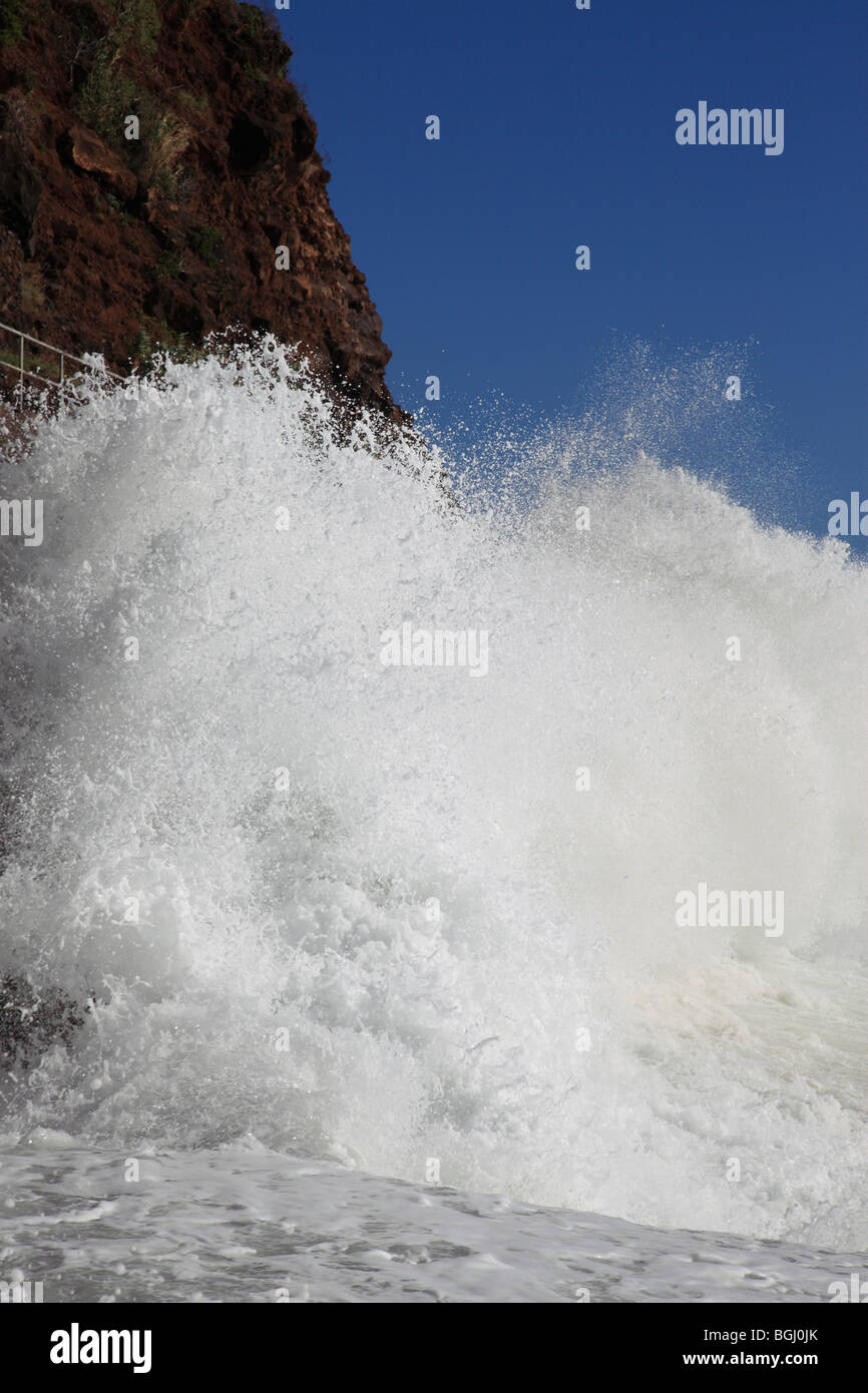 Waves hitting seawall hi-res stock photography and images - Alamy
