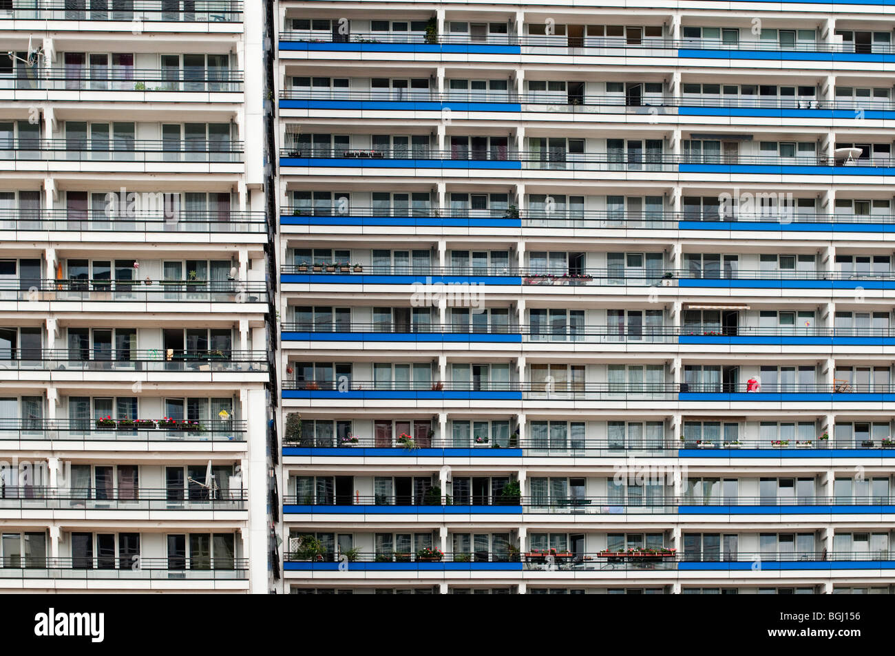 Tenement blocks hi-res stock photography and images - Alamy