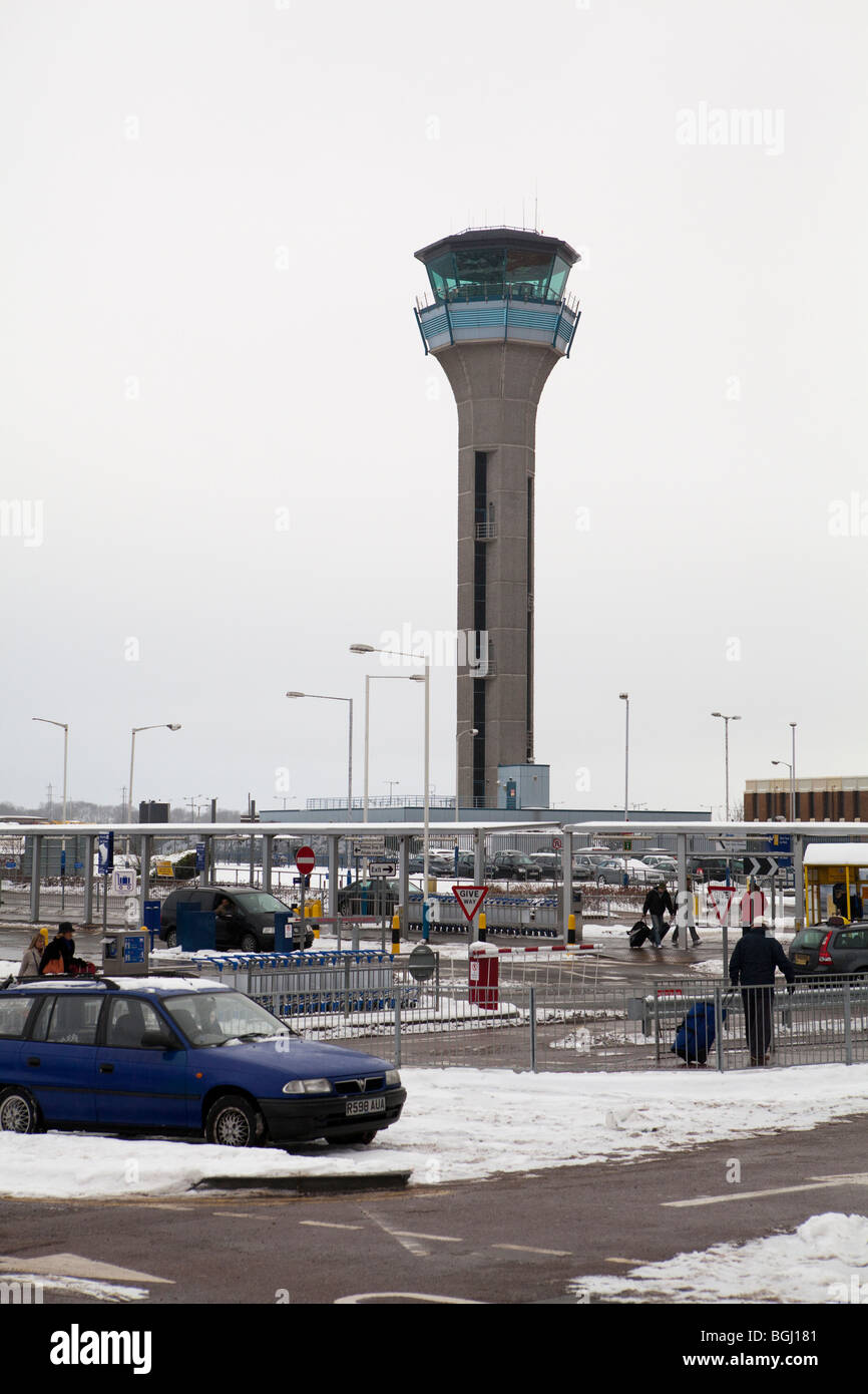 Traffic control tower luton airport parking snow winter hi-res stock ...