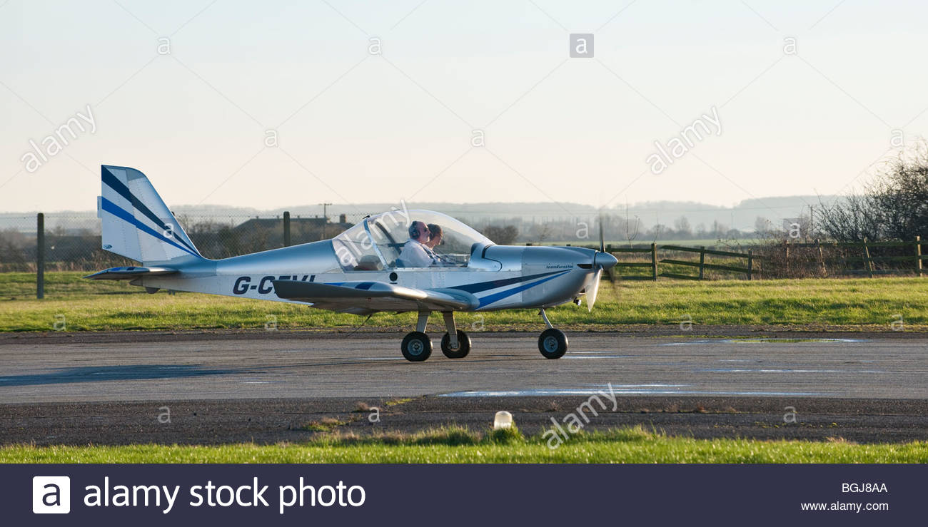 Aircraft Taxing Stock Photos & Aircraft Taxing Stock Images - Alamy