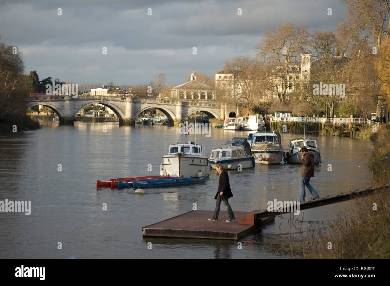 Thames walk hi-res stock photography and images - Alamy