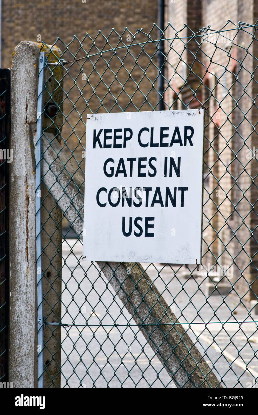 Keep clear gates in constant use sign Stock Photo - Alamy