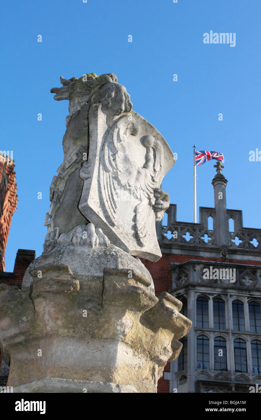 Seymour Panther 'King's Beasts' statue, West Gate, Hampton Court Palace ...