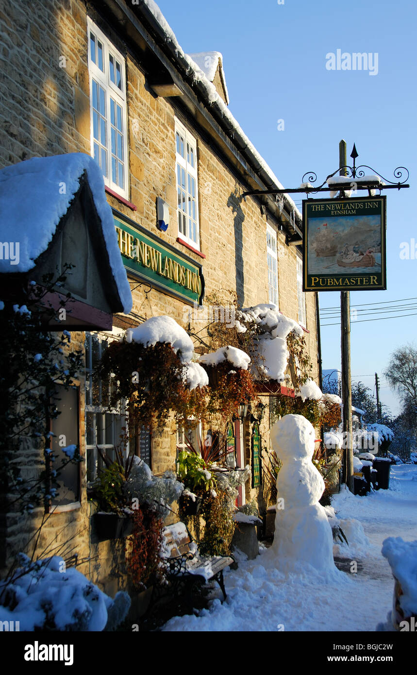 Traditional pub in oxford hi-res stock photography and images - Alamy