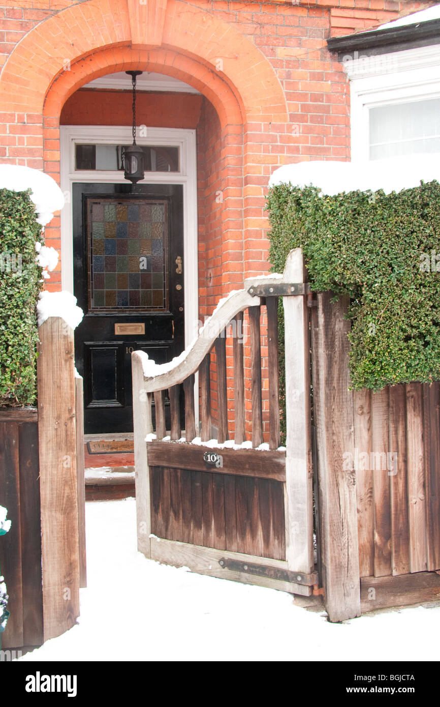 Hedge with gate hi-res stock photography and images - Alamy