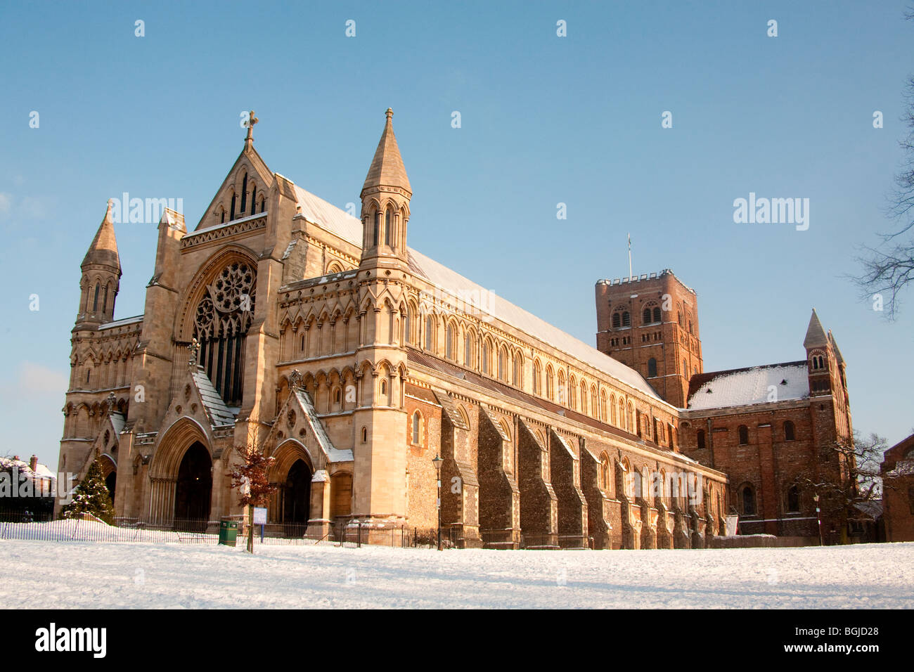 snow winter St Albans cathedral freeze frozen blue sky Stock Photo - Alamy
