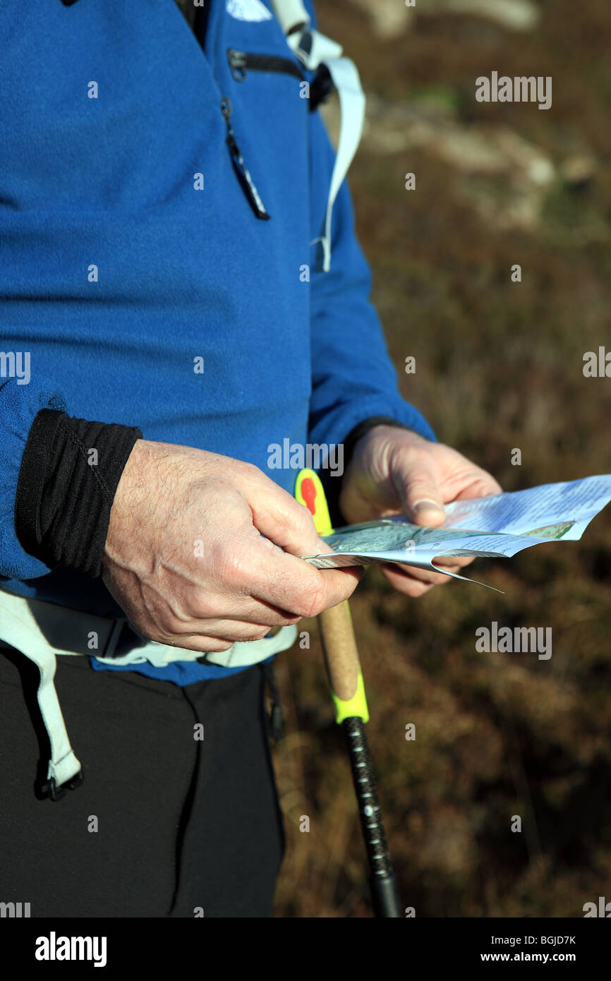 Walker reading a map Stock Photo - Alamy