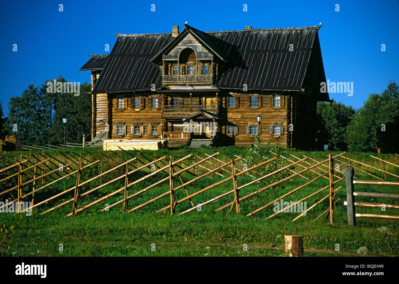 Traditional Russian wooden houses (19th-early 20th century), Vasilevo ...