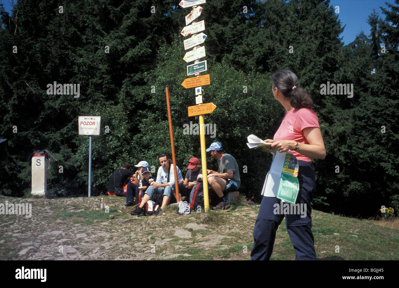 Walker reading a map at Stock Photo - Alamy