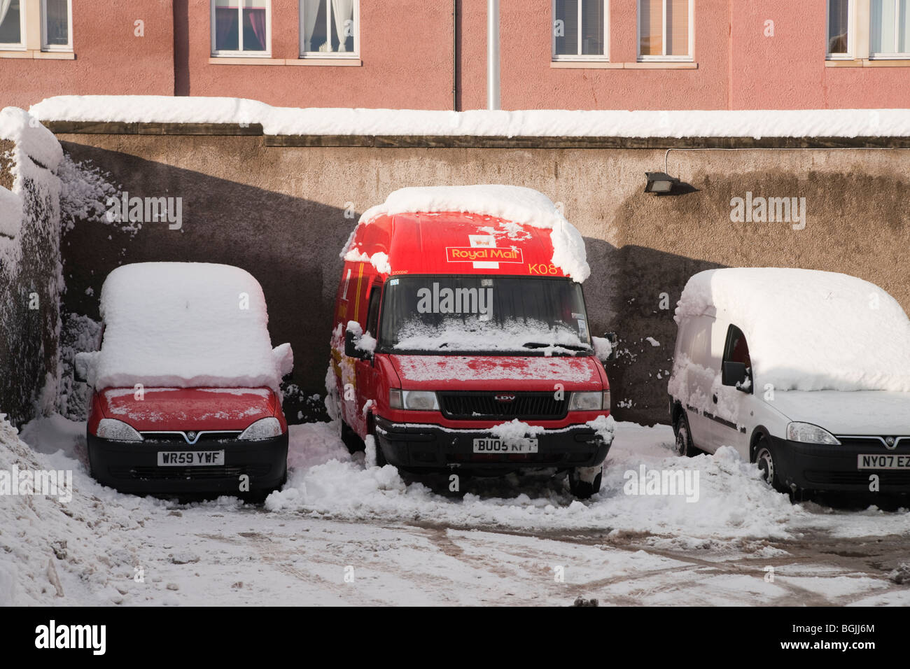 Kelso Scotland in winter snow - post office delivery vans snowed in ...