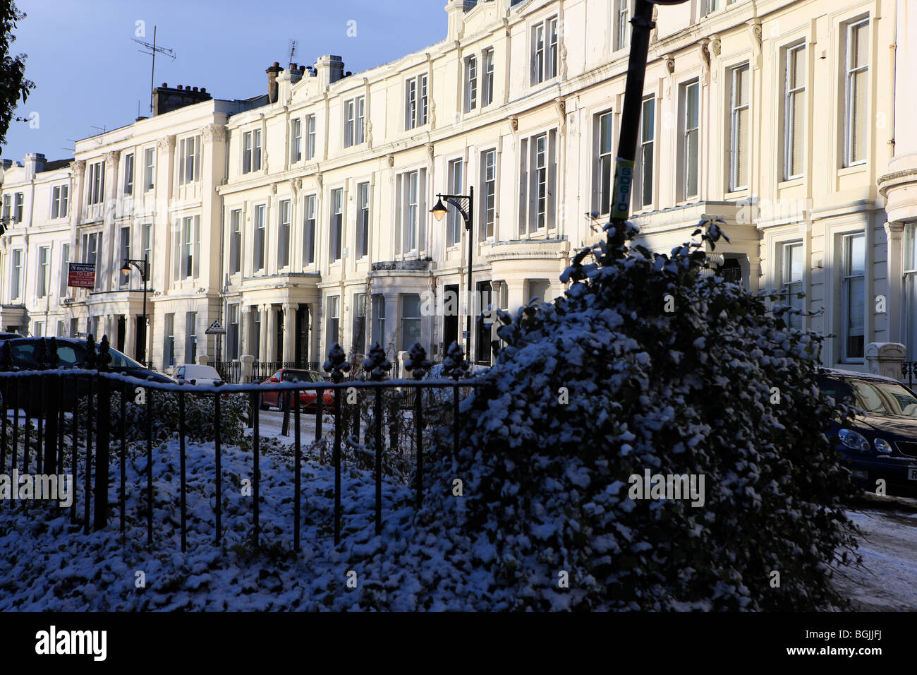 Scottish terrace houses hi-res stock photography and images - Alamy